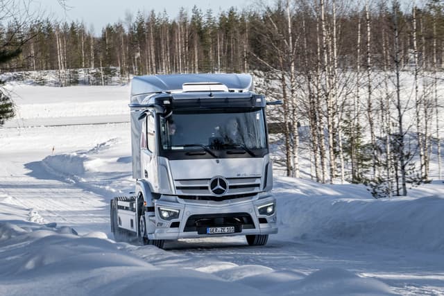 Mit dem E-Lkw durch den Winter: Mercedes klärt auf | Elektroauto-News.net