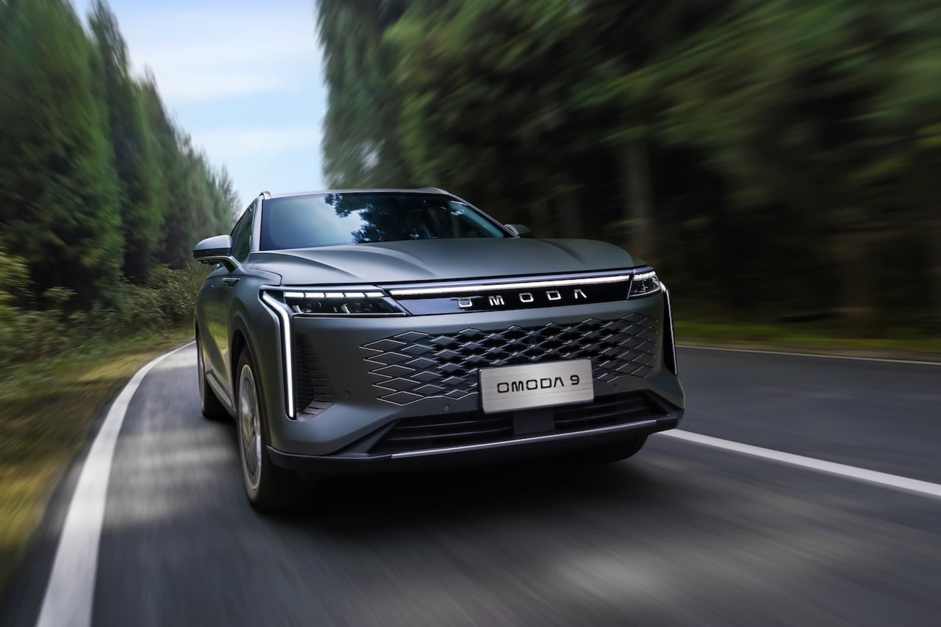 Omoda 9 SHS Plug-in-Hybrid mit erfolgreichem Europa-Debüt